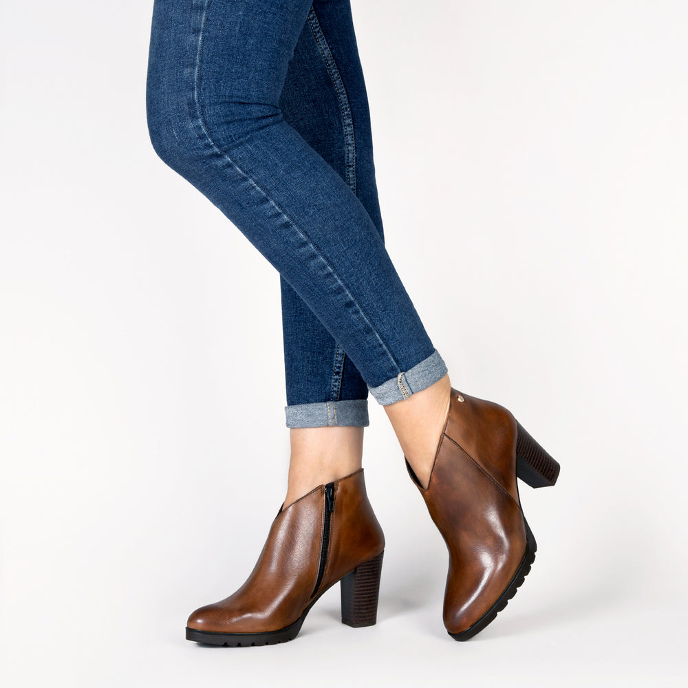 CLASSIC - Botines de mujer con tacón en CAMEL | miMaO